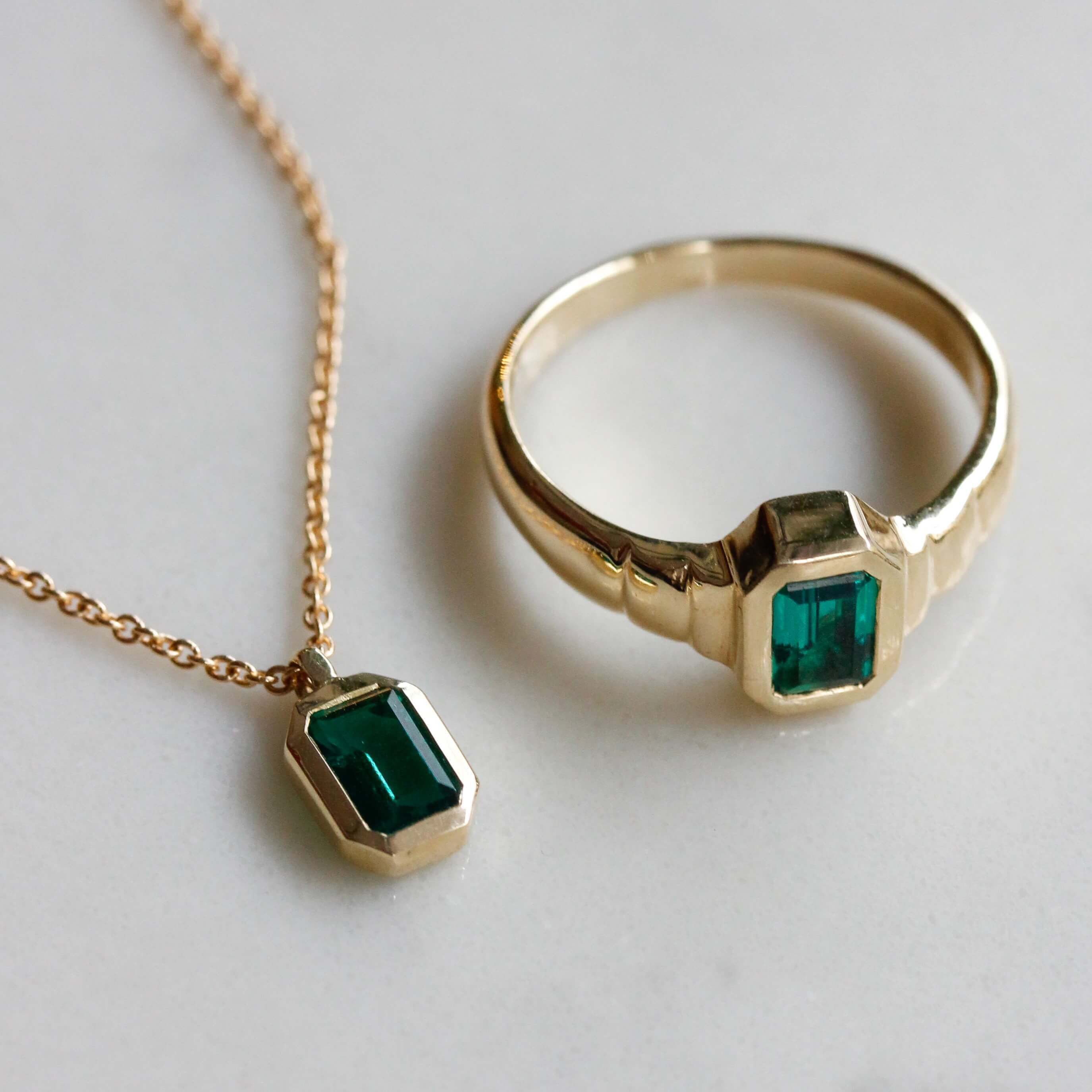 סט טבעת ושרשרת תומאס אמרלד זהב 14K – She-Ra Jewelry