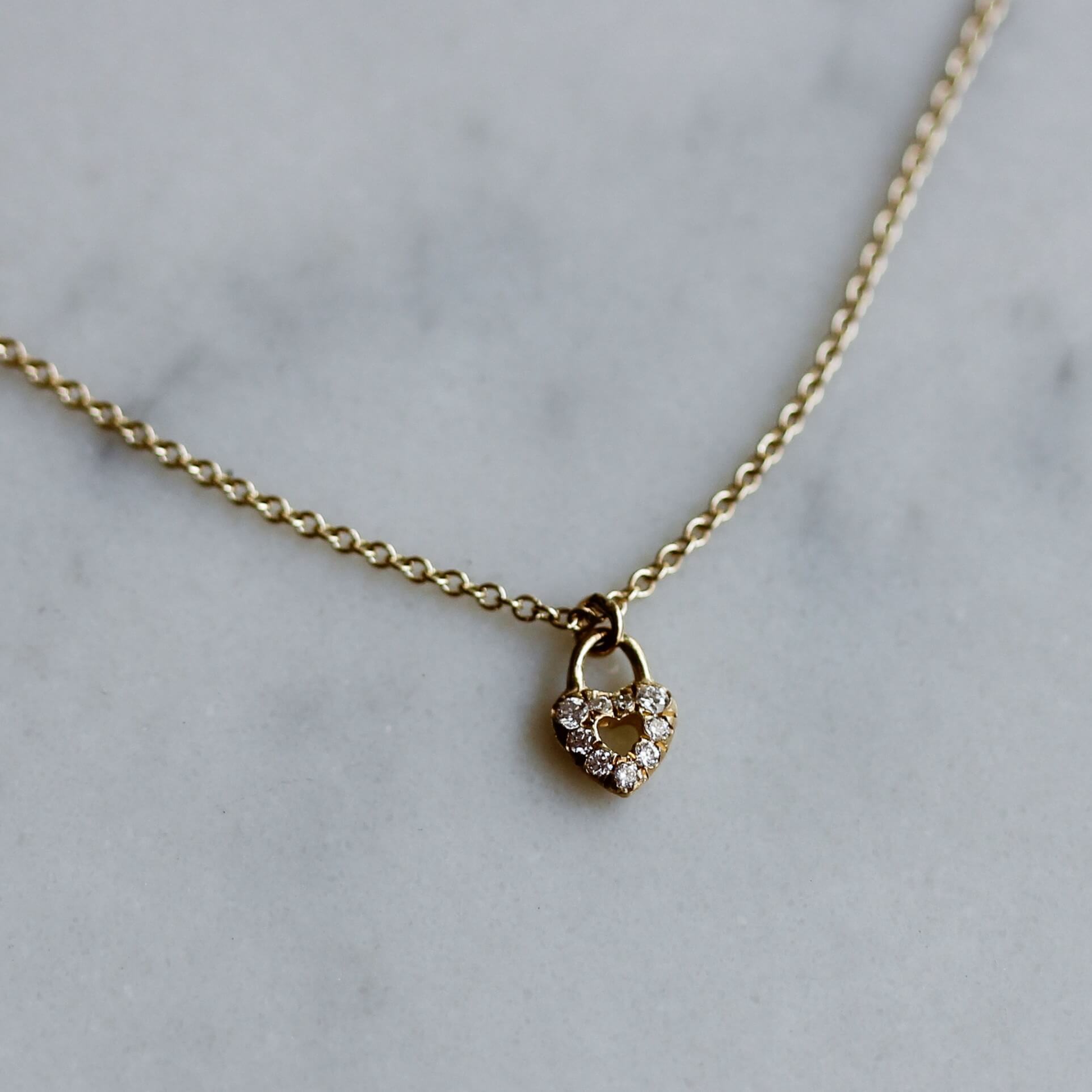 שרשרת טייני לב משלים משובץ זהב 14K – She-Ra Jewelry